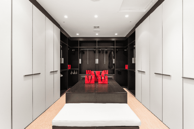 Secluded 5-Acre Luxury Compound & Vacant Buildable Lot - Paramount ...