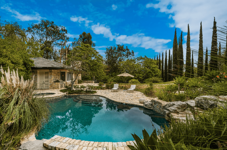 Secluded 5-Acre Luxury Compound & Vacant Buildable Lot - Paramount ...