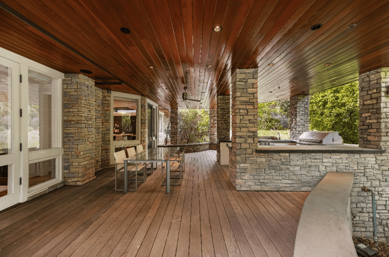 Secluded 5-Acre Luxury Compound & Vacant Buildable Lot - Paramount ...