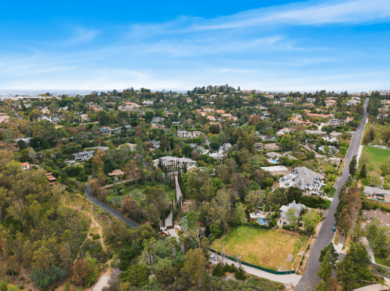 Secluded 5-Acre Luxury Compound & Vacant Buildable Lot - Paramount ...